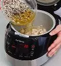 Stock foto madlavning opskrift: kalkun filet med vild ris og tarhuna i en langsom komfur, trin nummer 3