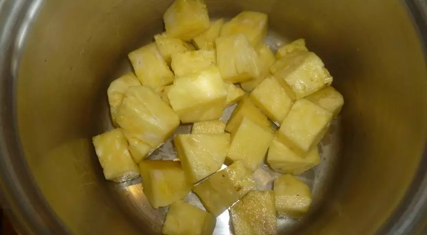 Þrif ananas til að elda JAMA