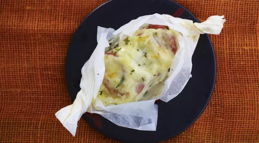 Kippenborst in envelop met mozzarella