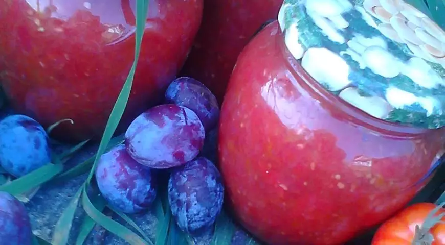 Cooking a plum-tomato ketchup