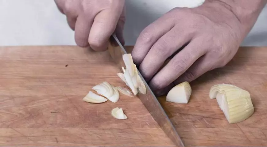 Foto da preparación da receita: cocido de patacas con bacallau, número de paso 1