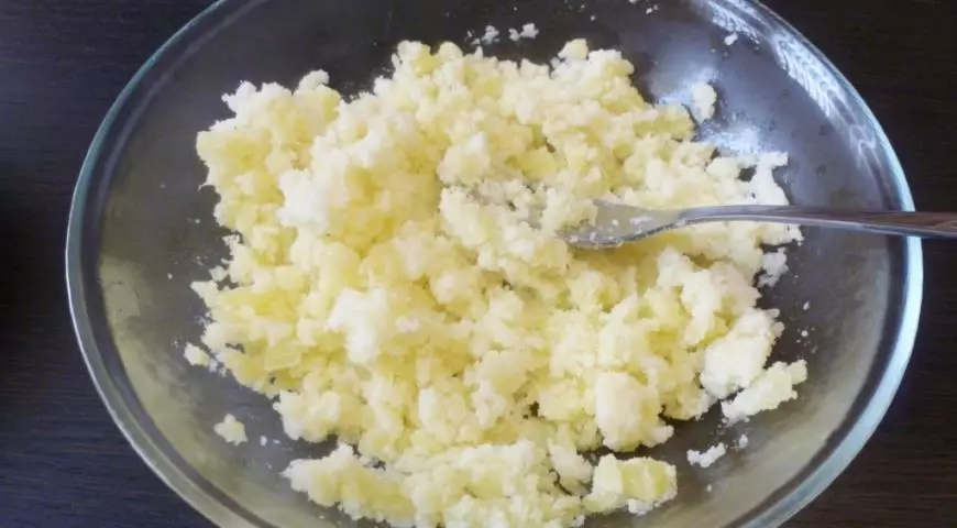 Zrób puree gotowanych ziemniaków do zupy
