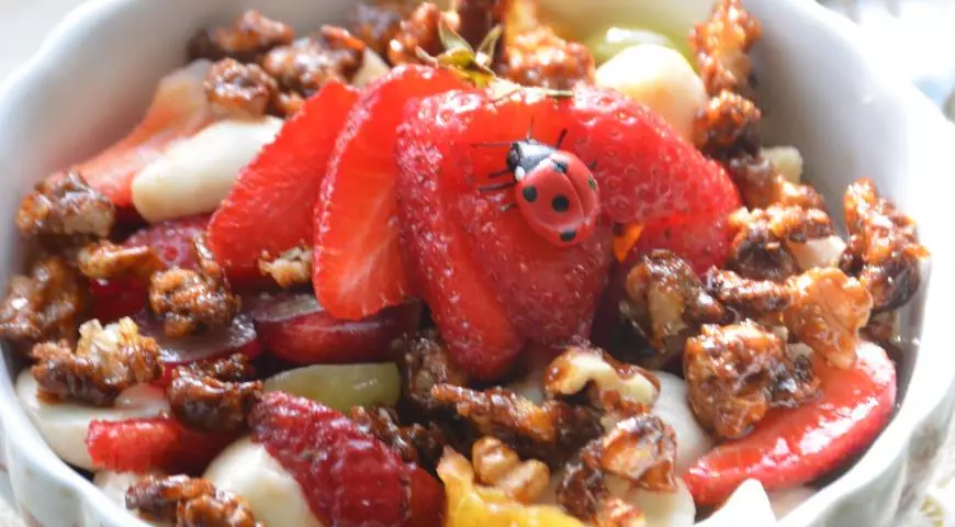 Fruta entsalada mozzarella