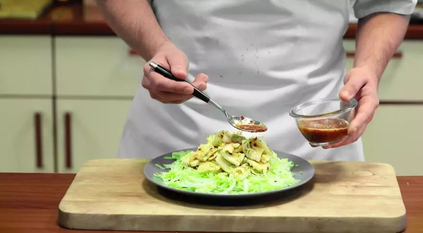 Photo de la préparation de la recette: salade thaïlandaise avec calmar, étape numéro 6