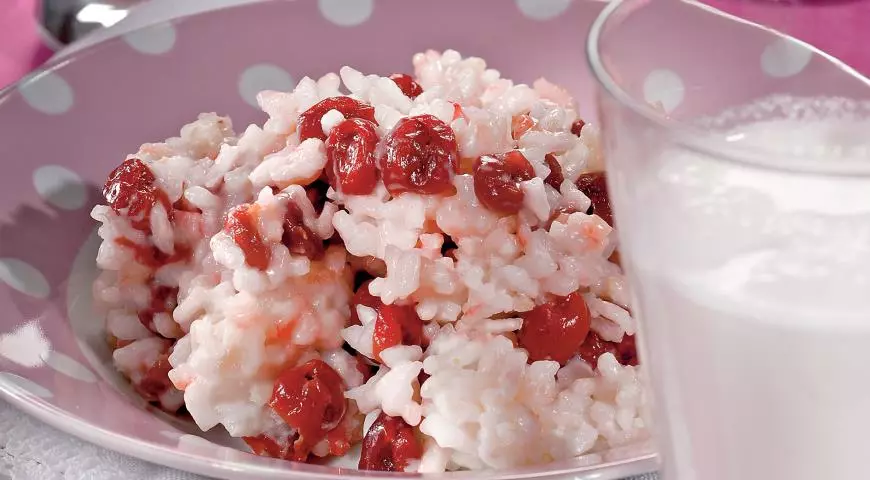 Pudding Nasi Inggris karo Cherry