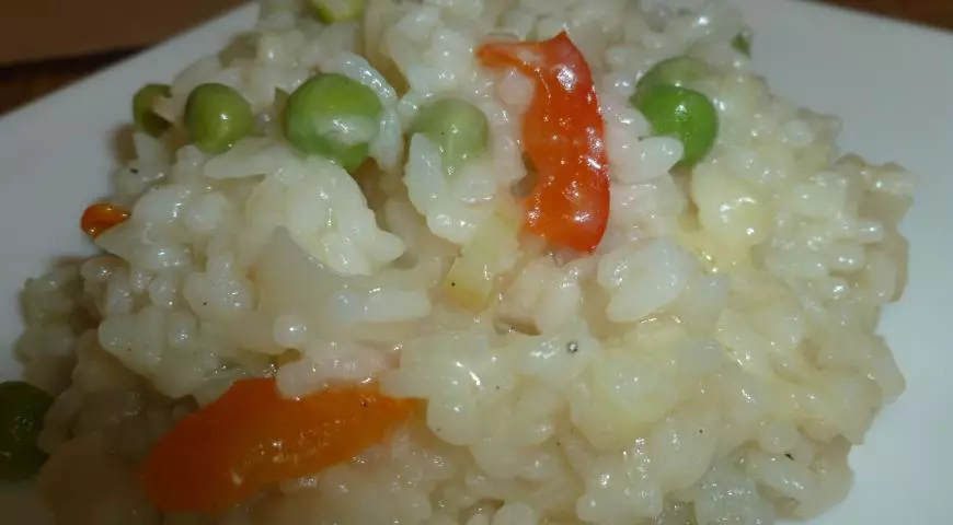 लिंबू आणि हिरव्या वाटाणे सह risotto