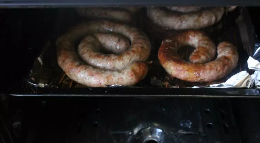 Bhaka ama-sausage wengulube ekhaya kuhhavini