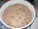 ទុក dough សម្រាប់ muffins ជាមួយទឹកឃ្មុំនិងគ្រាប់, នៅក្នុងកន្លែងក្តៅមួយ