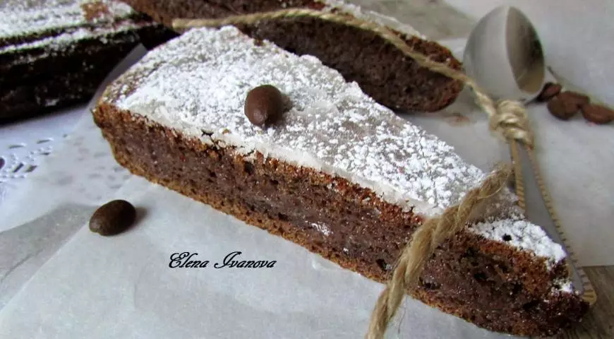 Vierta la guinda en el pastel de cerezo.