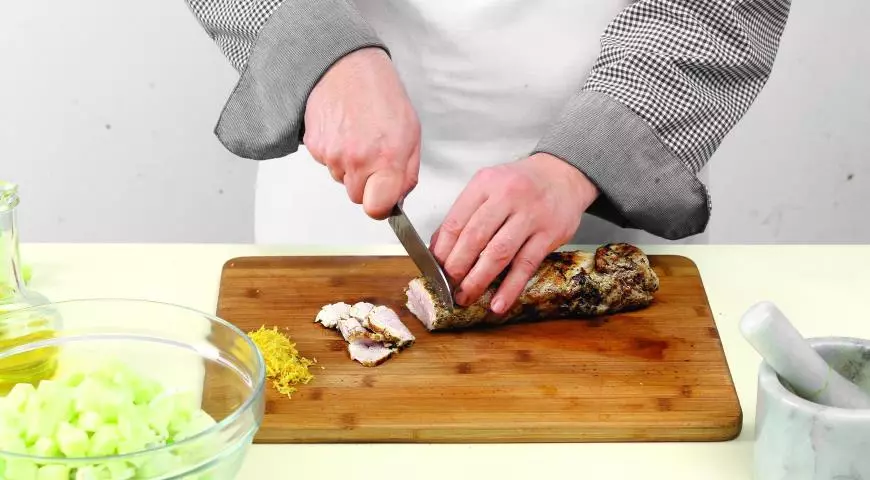 Stock Foto Matreiðsla Uppskrift: Pork Clipping Salat með sellerí, skref númer 5