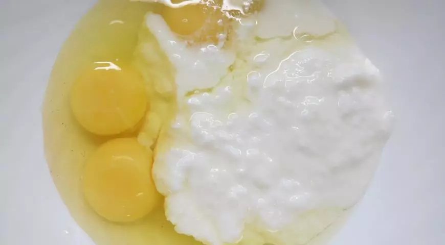 Frusta uova con kefir