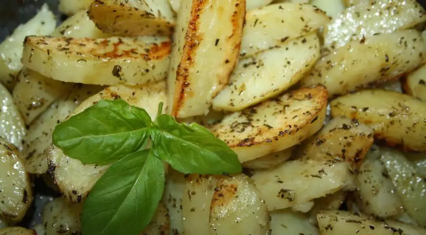 Plátky pečené brambory