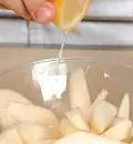 Stock Photo Cooking Recipe: salady akoho miaraka amin'ny pears, dingana 3