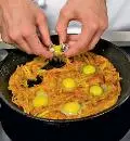 Stok Fotoğraf Pişirme tarifi: Patates roostik üzerinde çırpılmış yumurta-cam, adım numarası 3
