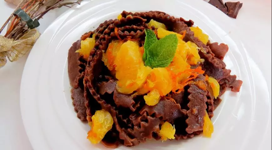 Recette de cuisson photo: nouilles au chocolat avec sauce orange, étape n ° 3