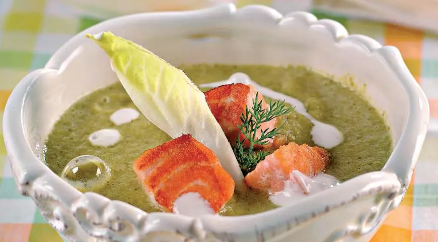 Sup latua dengan salmon