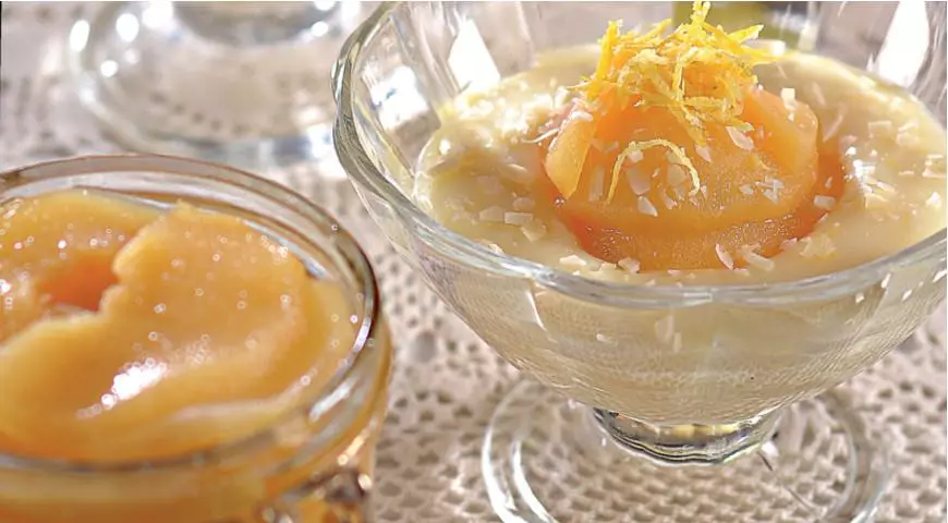 Jelly quince oo leh dhalo liin-almond