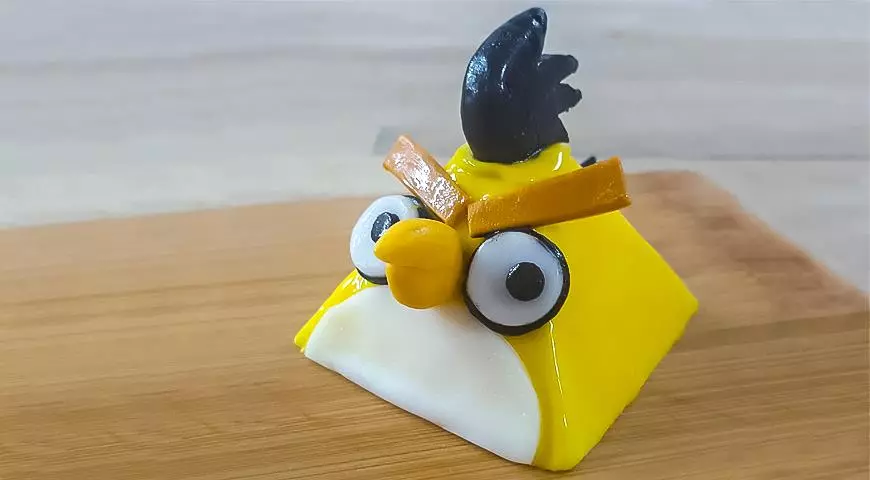 Angry Bisds Biscuit Cake