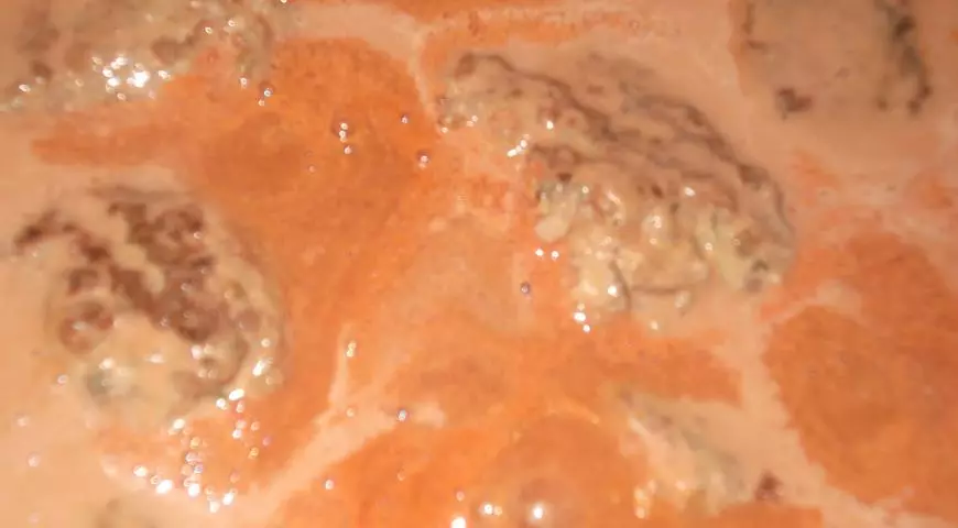 Тушыць Грачанік ў таматавай-сметанном соусе 20 хвілін