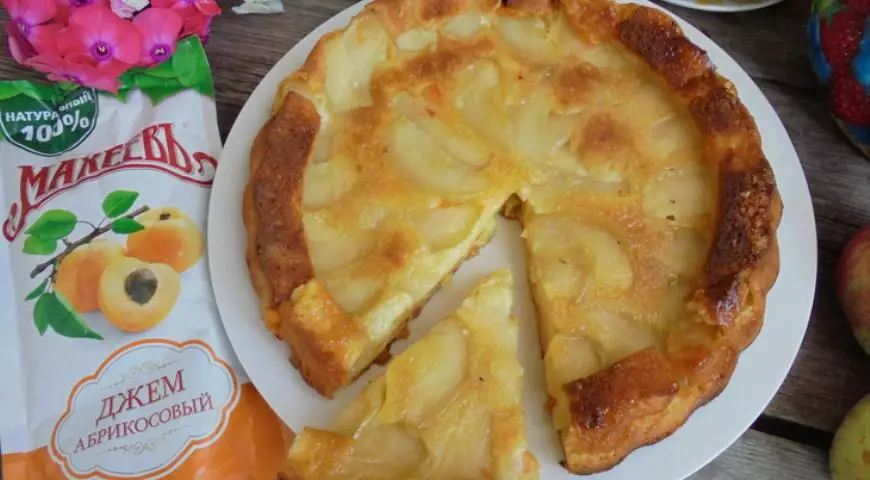 Foto da receita: Apple Charpeck con albaricoques e mermelada de albaricoque de Maheyev ata o 14 de febreiro, paso número 4