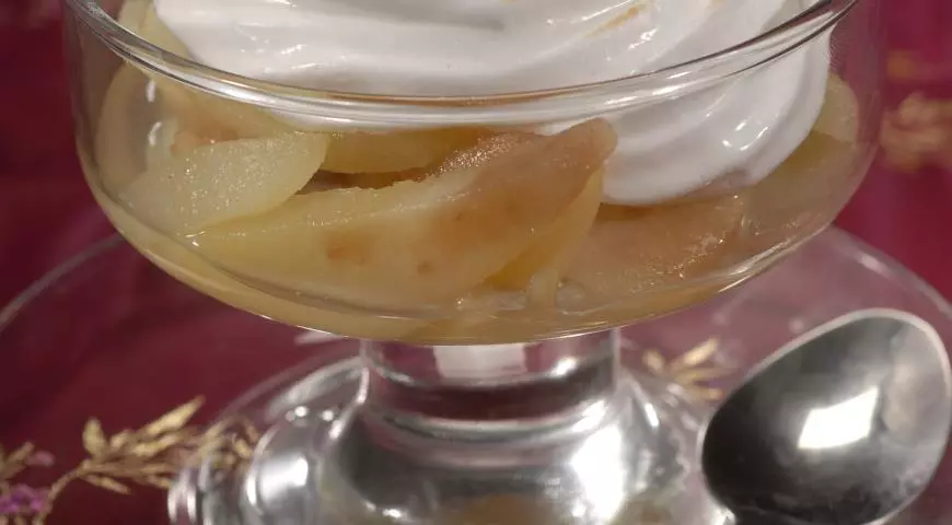 Круша compote со meringue