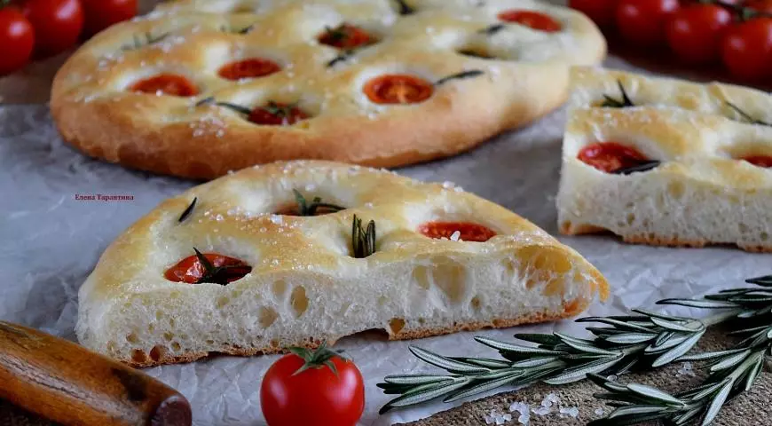 Kochen Sie in Fokach mit Kirsche und Rosmarin