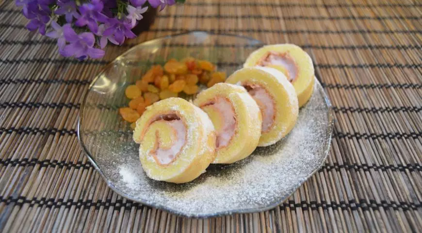 Biscuit Mini Rolls met romige aardbeienvulling