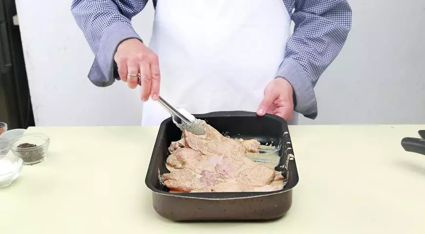 Stock fotó főzés recept: csirke joghurt, lépés №4