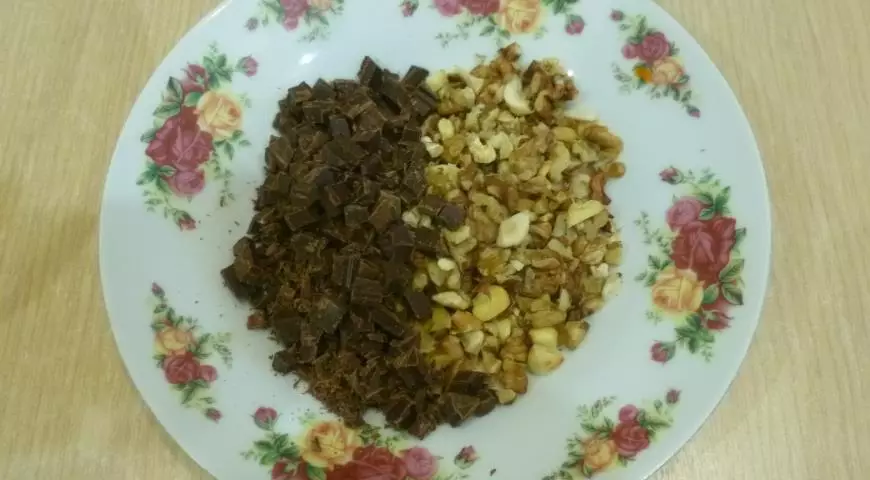 Gosok kacang kacang dan coklat