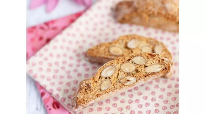 Orange Biscotti với hạnh nhân