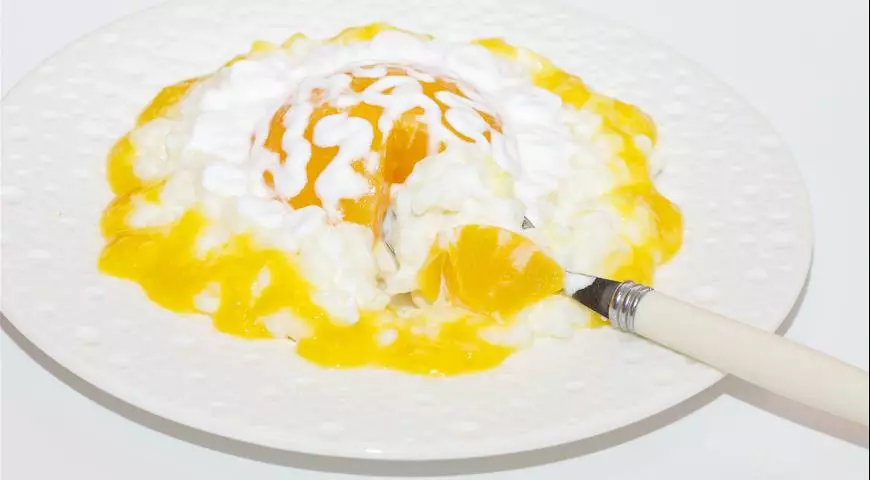 How to cook cream rice porridge with orange sauce and peaches