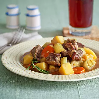 Irish Stew nyob rau hauv lub qeeb cooker