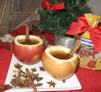 Spicy segrevanje Apple Drink New Year's Miracle s Cognac