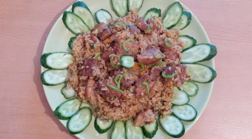 Рецепт плову з круглозерні рису зі свинячої грудинкою і овочами