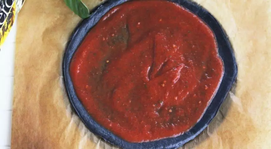 Lubrifier la sauce tomate de la pâte