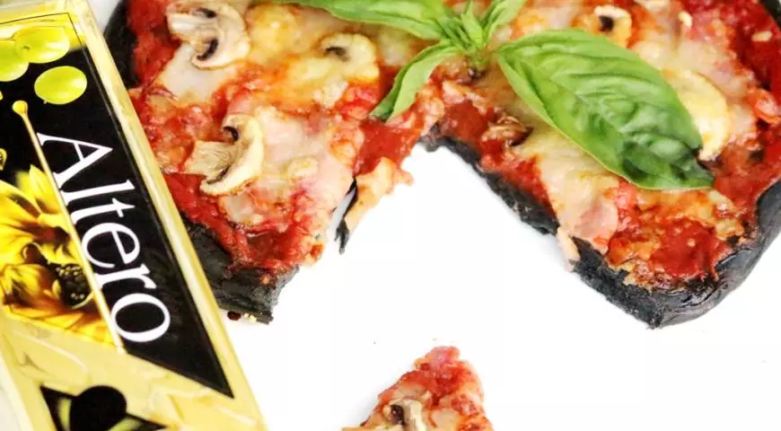 Com cuinar pizza negra amb cansalada