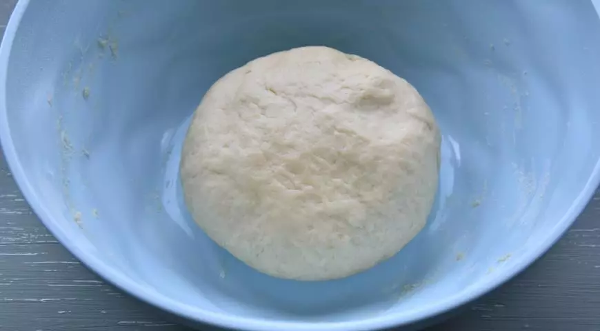 នំផ្លែប៉ោមជាមួយនឹងការក្រហាយកំទេច, knead dough នេះ