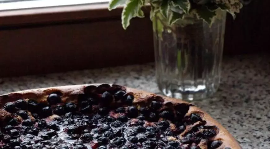 Poseu el pastís de quallada amb un cor de StainFrarodin al forn