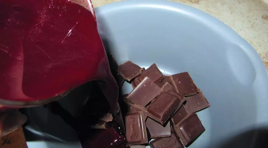 שוקולד נקי עם מיץ דומדמניות לבישול זיגוג