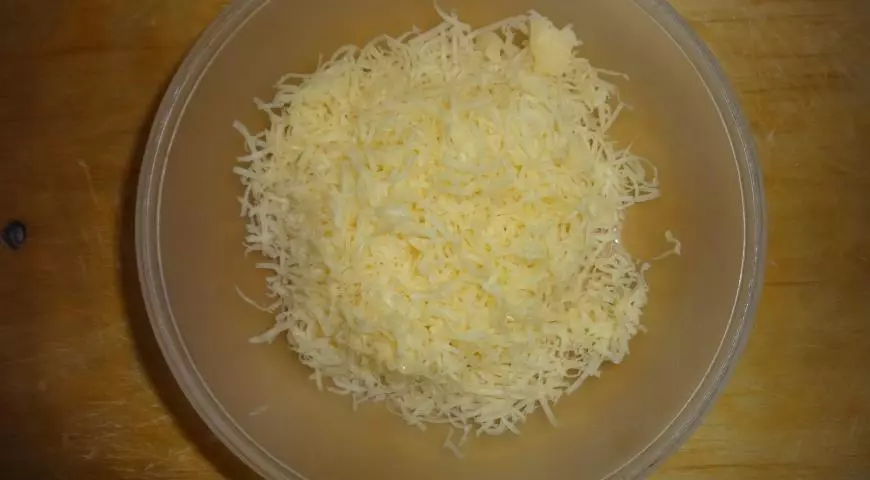 Grate sir na finom grateru