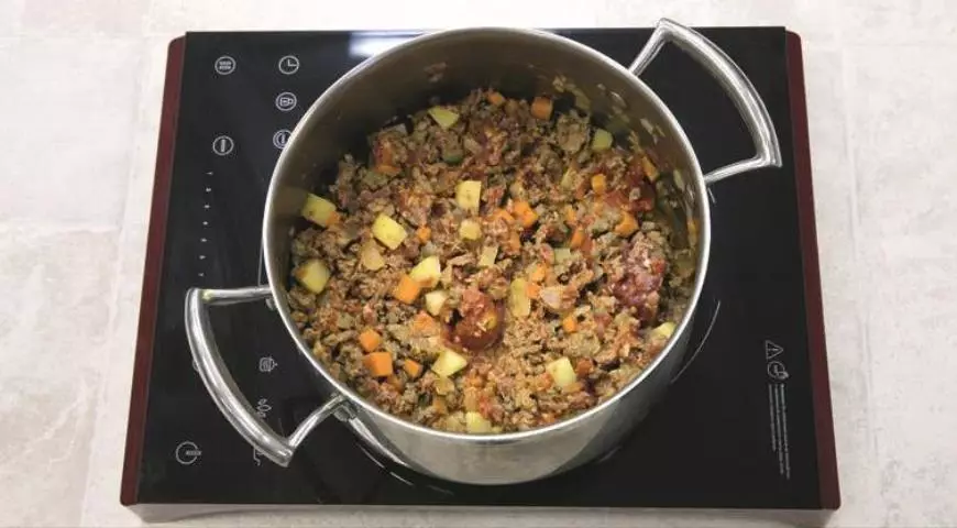 Foto da preparación dunha receita: sopa de verduras rápidas con carne picada, paso número 2