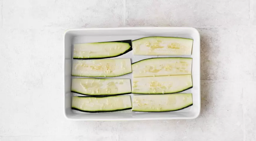 Saham foto resep memasak: gulungan ngemil dengan zucchini panggang dan sayuran segar, langkah nomor 1