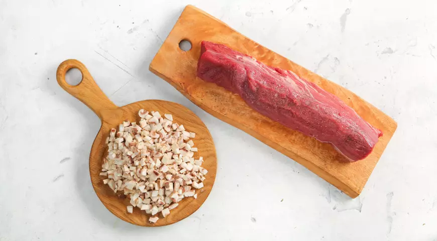 عکس پخت و پز عکس: گوشت گاو Wellington برش با Bacon دودی، مرحله شماره 1