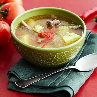 Sopa de costelles de Baranje amb llenties en una olla lenta