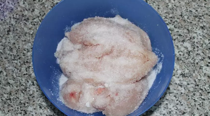 ภาพถ่ายของการเตรียมสูตรอาหาร: Basturma จากเนื้อไก่ขั้นตอนที่ 2