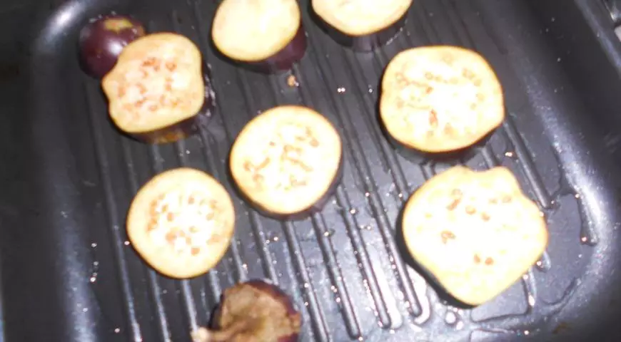 Fry eggplants on olive oil