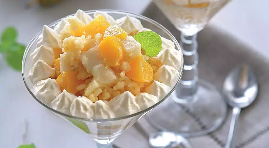 Rice dessert with peaches and pears