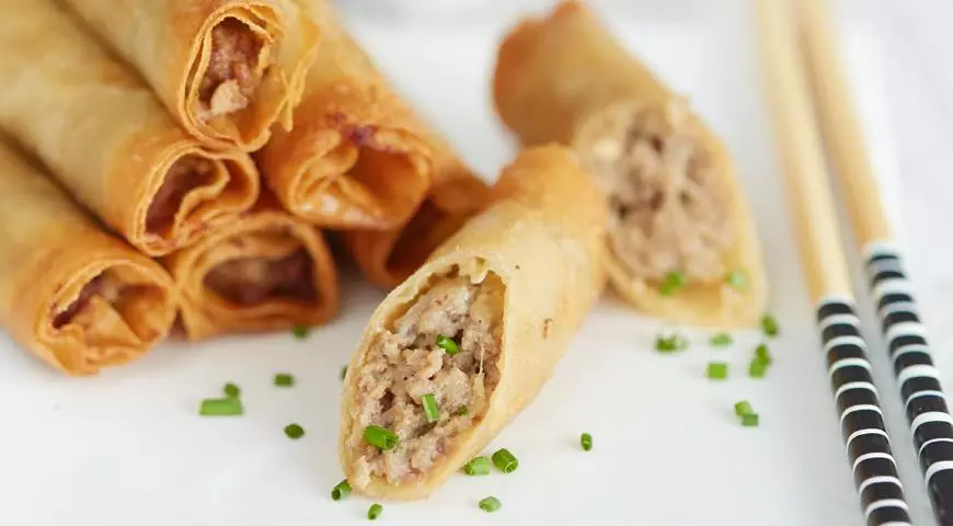 Rotoli di primavera con carne di maiale