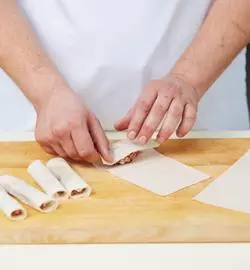 Stock Photo Kochen Rezept: Frühlingsrollen mit Schweinefleisch, Schritt Nummer 5