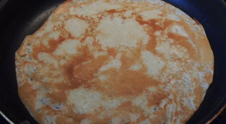 بىز pancakes نى كېسىپ قالىمىز